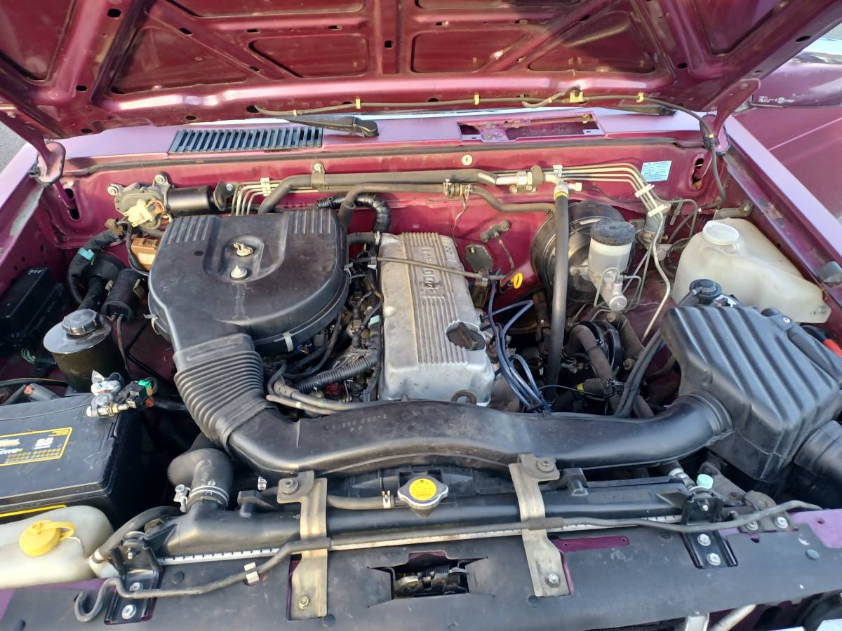 No Longer Cheap, But Still Cheerful: 1995 Nissan Hardbody vs 1987 Dodge Ram 50 - The Autopian