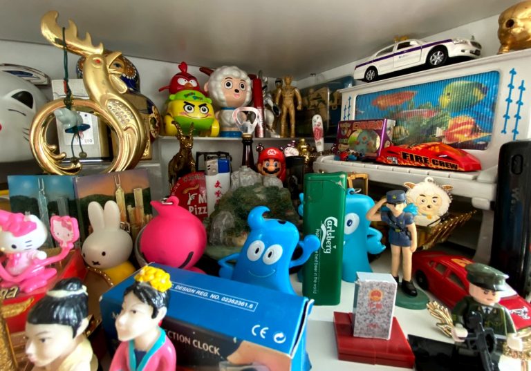 Chinese Car Dealerships Sell Incredibly Detailed Miniature Models Of ...