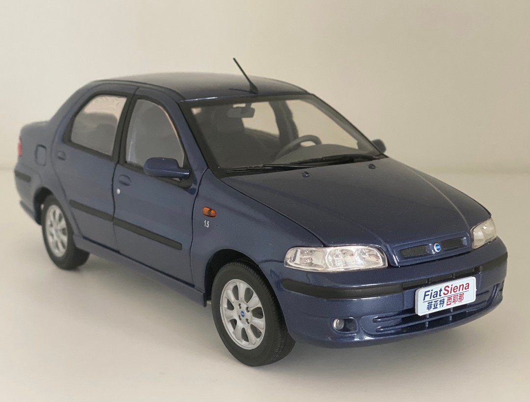 Chinese Car Dealerships Sell Incredibly Detailed Miniature Models Of ...