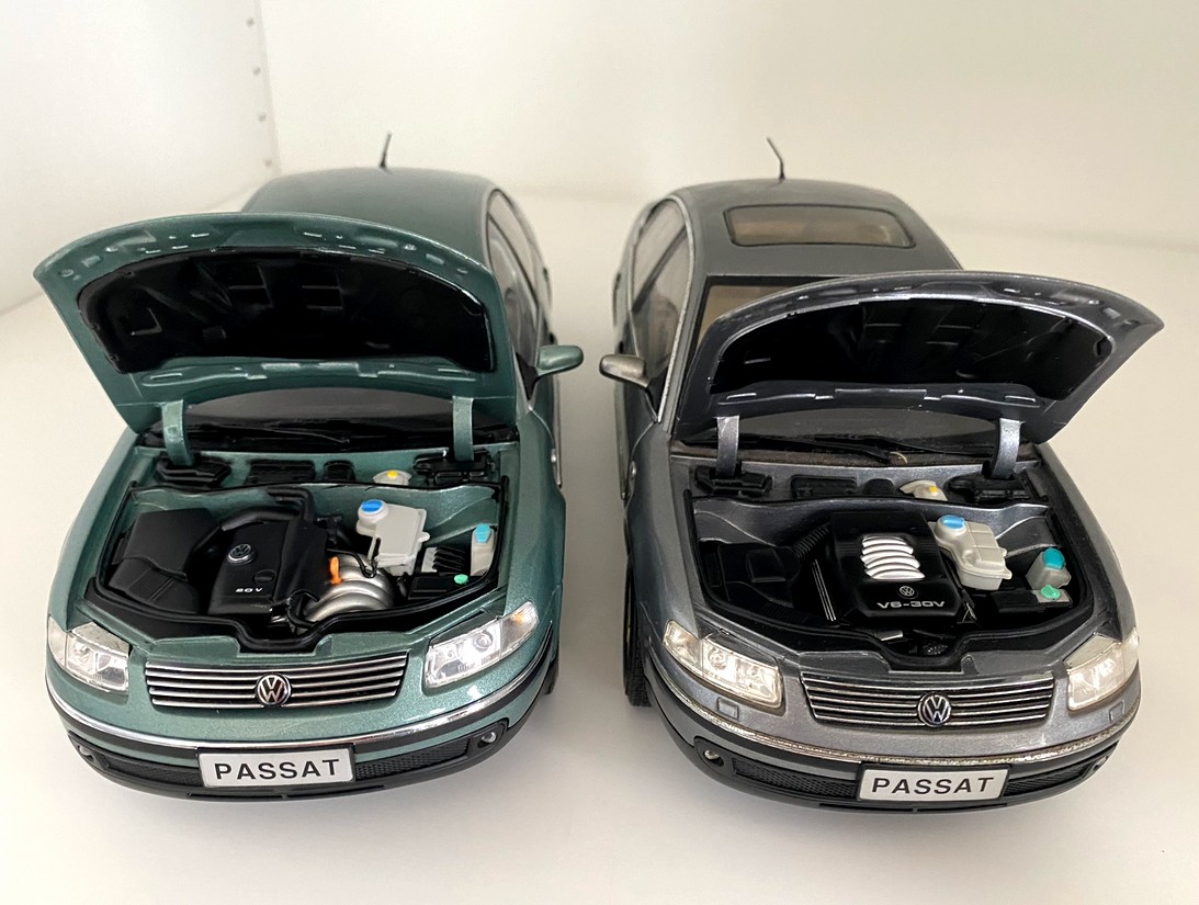 Chinese Car Dealerships Sell Incredibly Detailed Miniature Models Of ...
