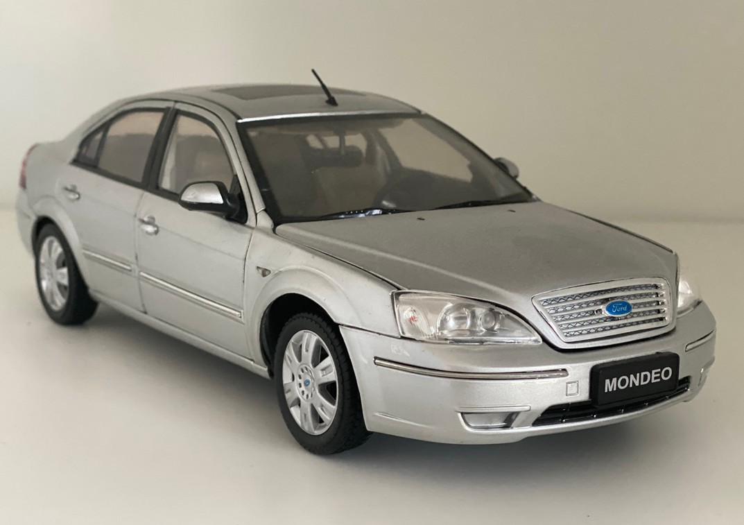 Chinese Car Dealerships Sell Incredibly Detailed Miniature Models Of ...