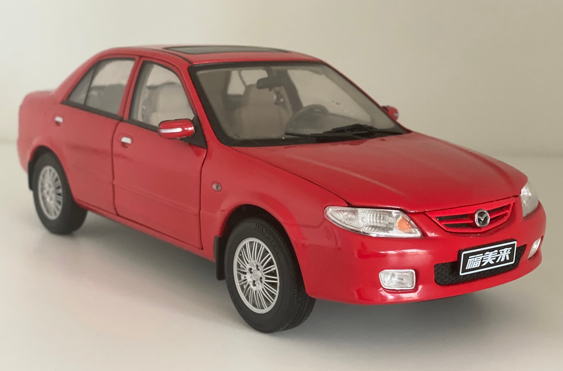 Chinese Car Dealerships Sell Incredibly Detailed Miniature Models Of ...