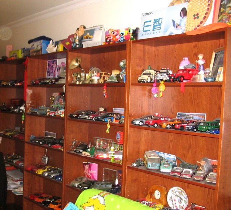 Chinese Car Dealerships Sell Incredibly Detailed Miniature Models Of ...