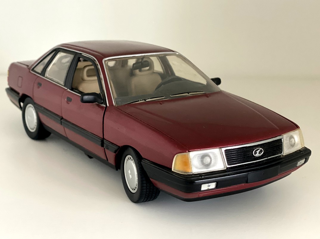 Chinese Car Dealerships Sell Incredibly Detailed Miniature Models Of ...