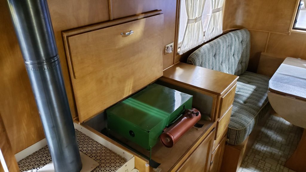 This 86-Year-Old Camper Was Built By A Car Company To Be The Most ...
