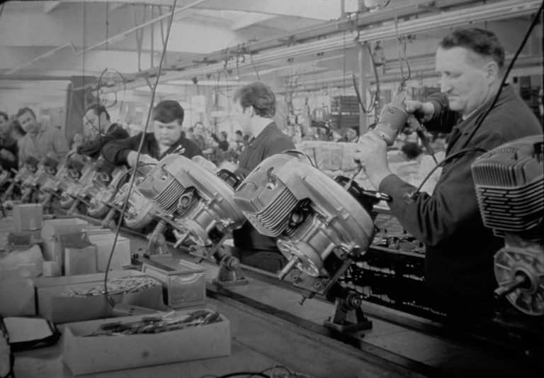 The 2023 Can-Am Spyder F3-T Is A Three-Wheeler That's Almost The Best ...