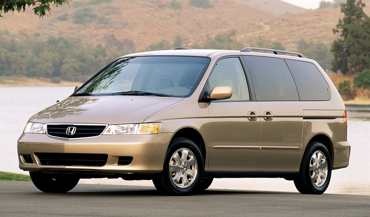 Some Geniuses Are Swapping Big Minivan Engines Into Old Hondas For ...