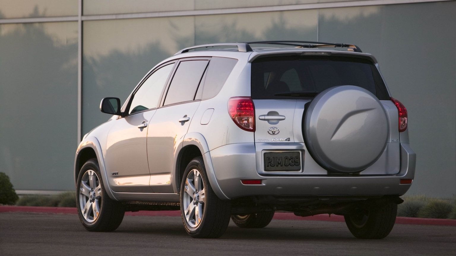 The Toyota RAV4 V6 Was A Practical Family Crossover That Could Outrun A ...