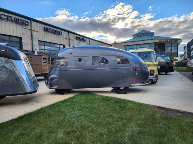 This 85-Year-Old RV Is So Ahead Of Its Time That You Could Comfortably ...