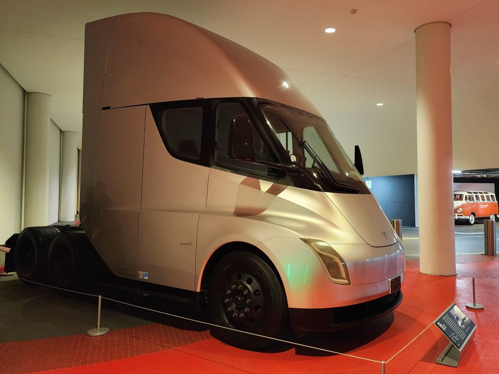 The Tesla Semi Has A Weird And Annoying Issue With Its Windows - The ...