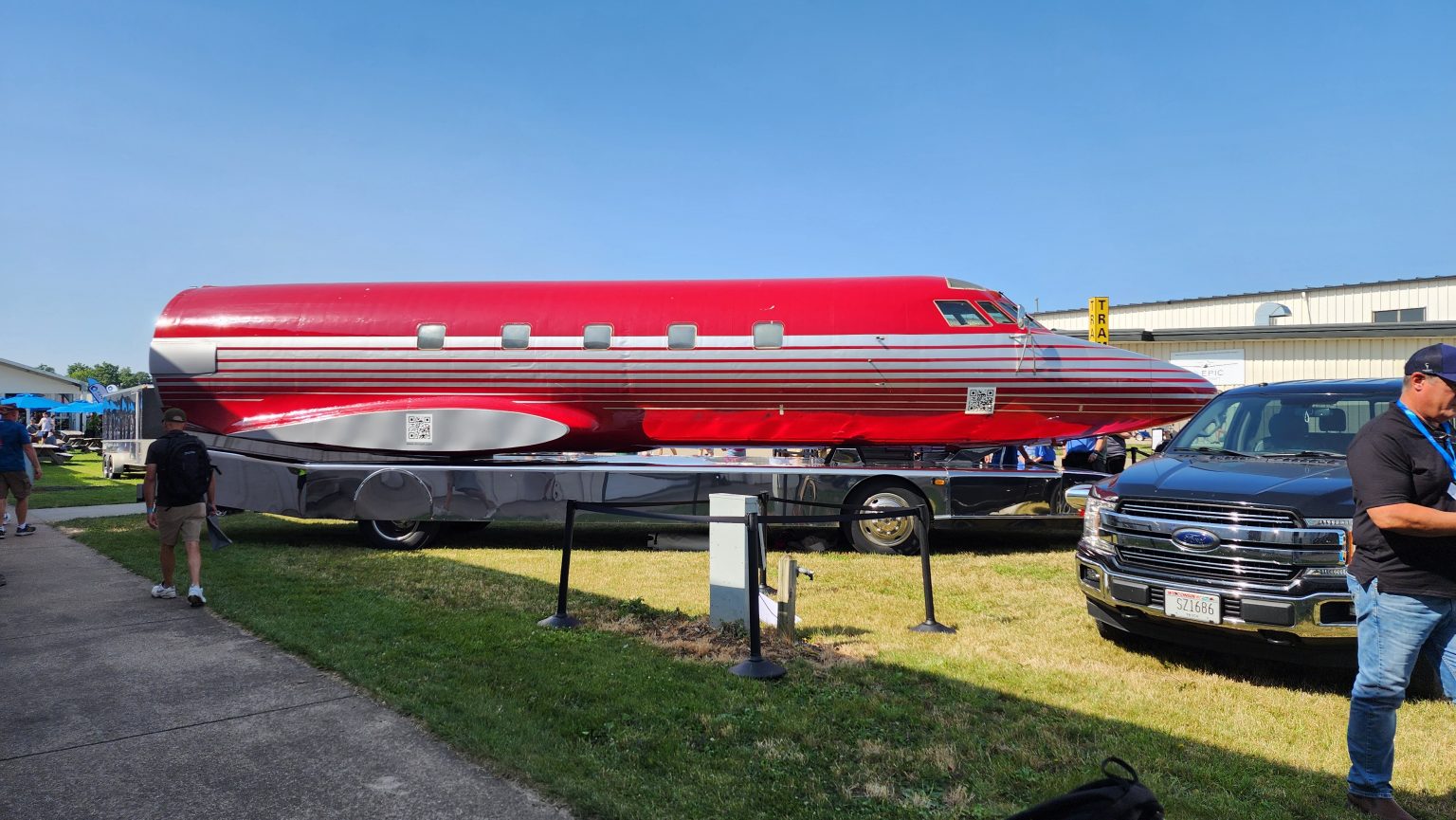 I Toured The RV Made Out Of Elvis' Jet And It's The Best And Worst ...