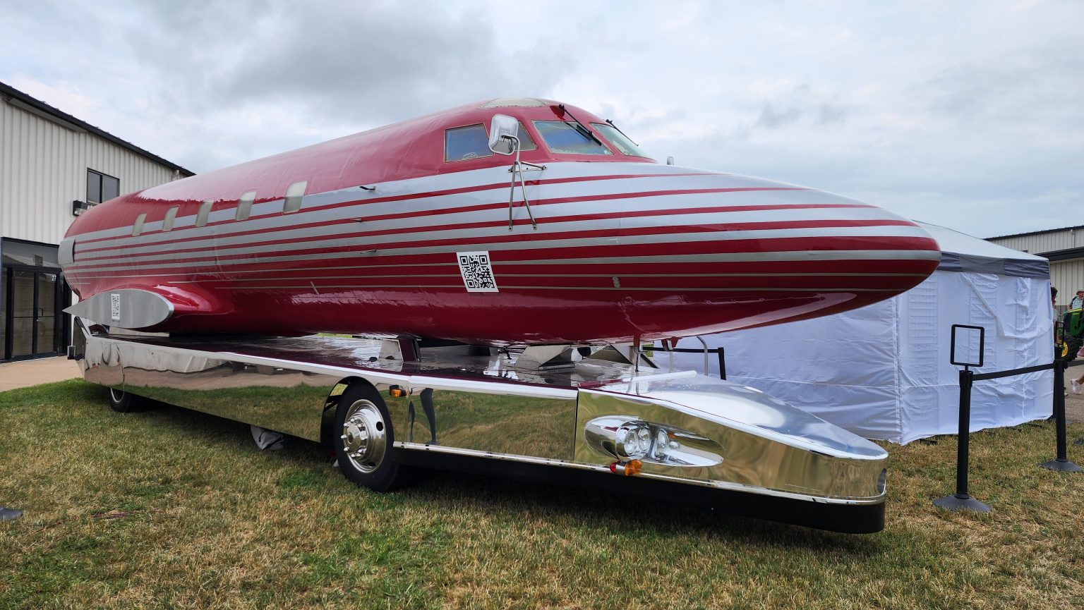 I Toured The RV Made Out Of Elvis' Jet And It's The Best And Worst ...
