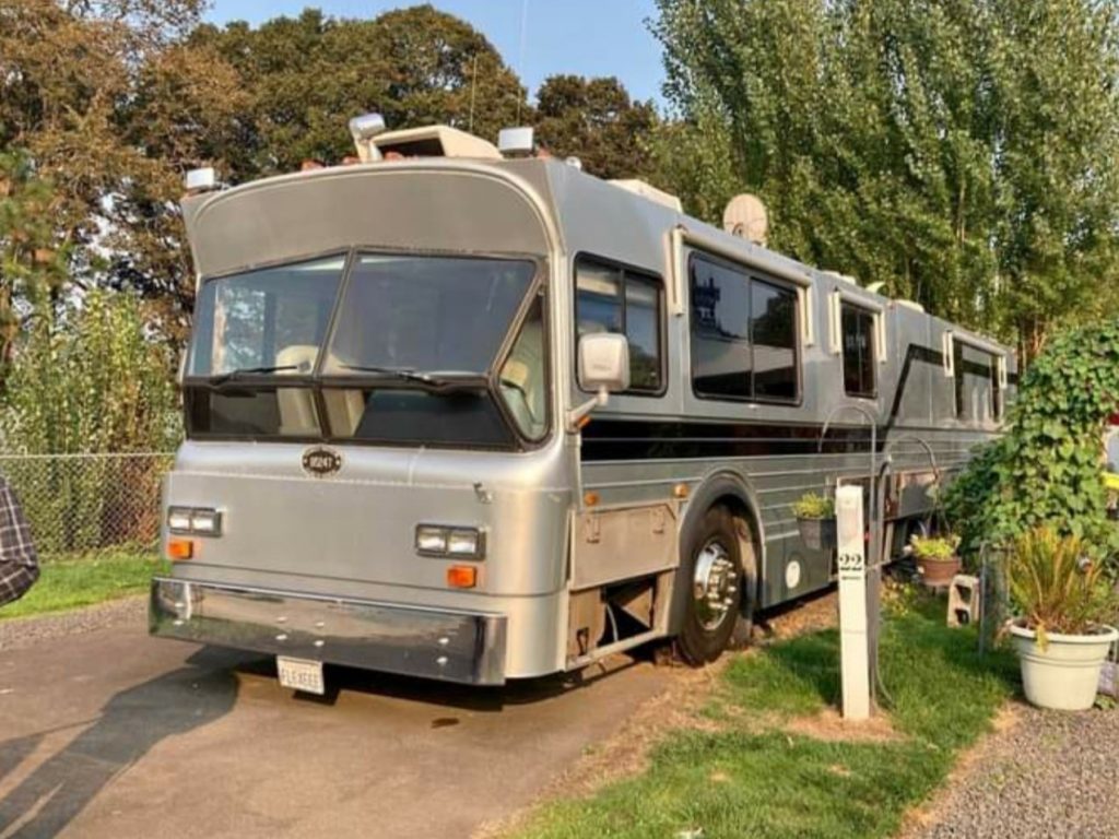 Someone Turned This Classic City Bus Into An RV So Nice You'll Do A ...