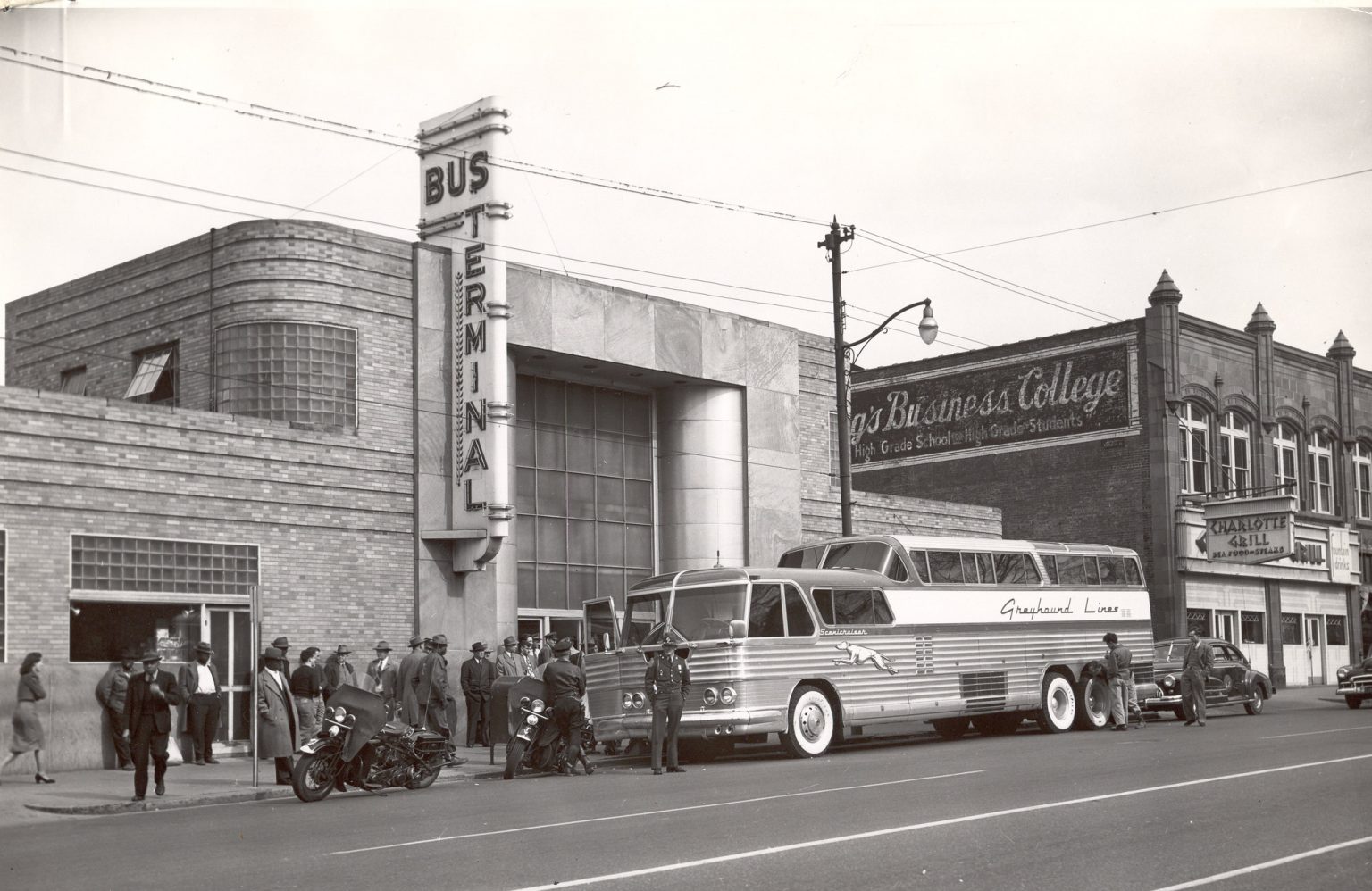 This Iconic $650,000 Bus Is So Heavy It Needed Two Engines Just To Climb Hills - The Autopian