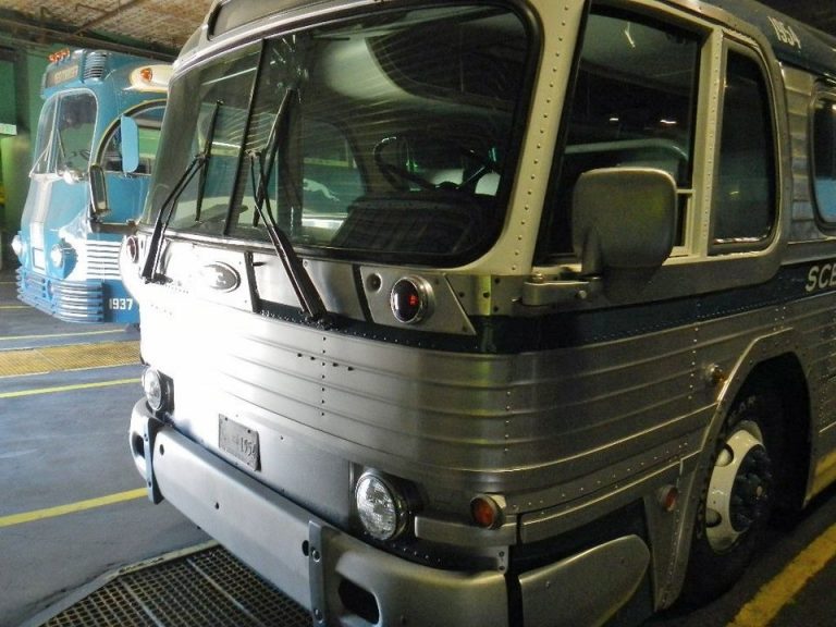 This Iconic $650,000 Bus Is So Heavy It Needed Two Engines Just To Climb Hills - The Autopian