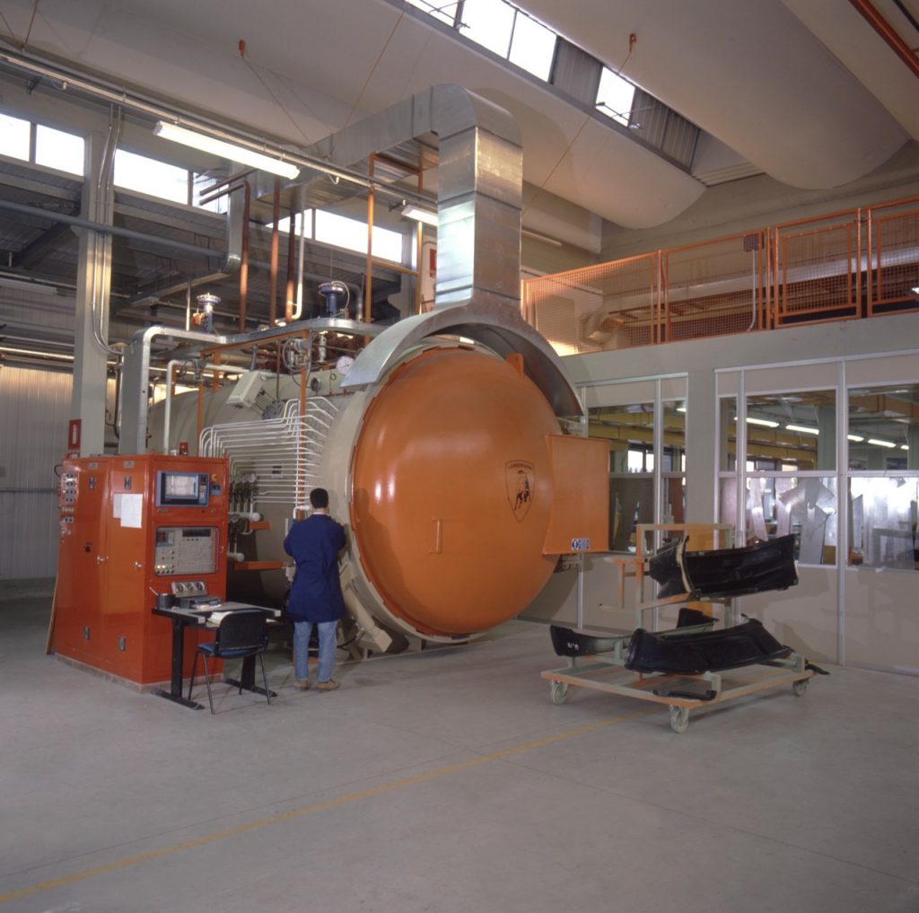 These Newly-Released Lamborghini Archive Pictures Show The Behind-The ...