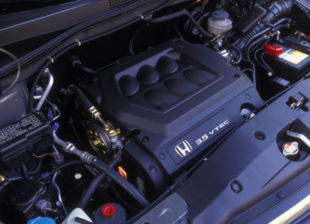 Some Geniuses Are Swapping Big Minivan Engines Into Old Hondas For ...