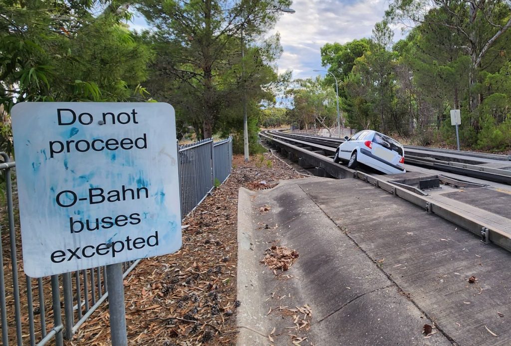 These Australian Buses Run On Tracks, And Cars Keep Getting Stuck On ...