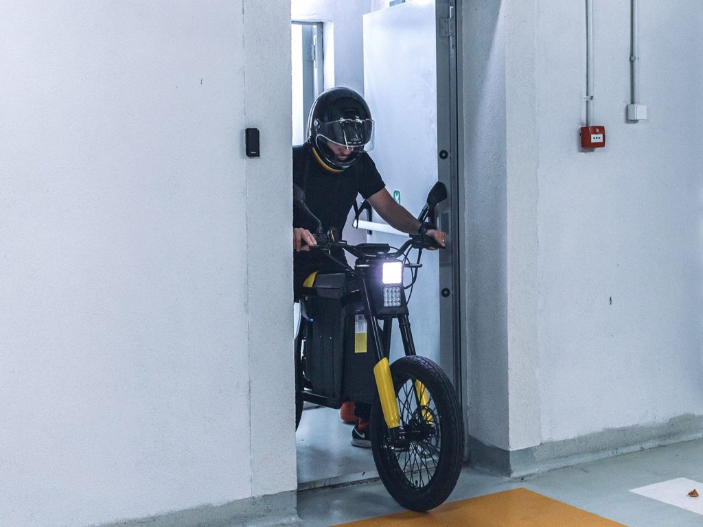 This Electric Motorcycle Can Go 60 MPH And Folds Up Small Enough To Fit ...