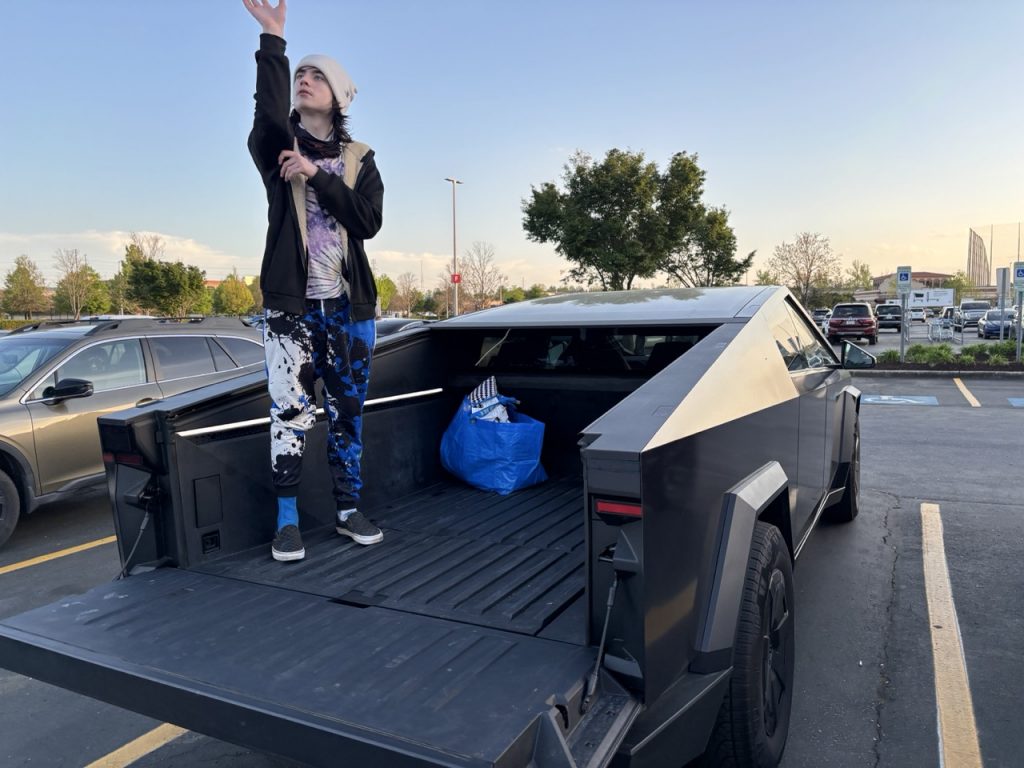 This Is The Only Cybertruck Review That Doesn't Mention Elon Musk At ...