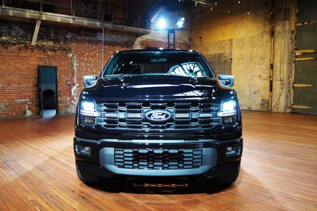 The Ford F-150 Lobo Is A Factory-Leveled V8 'Sport Truck' And That ...
