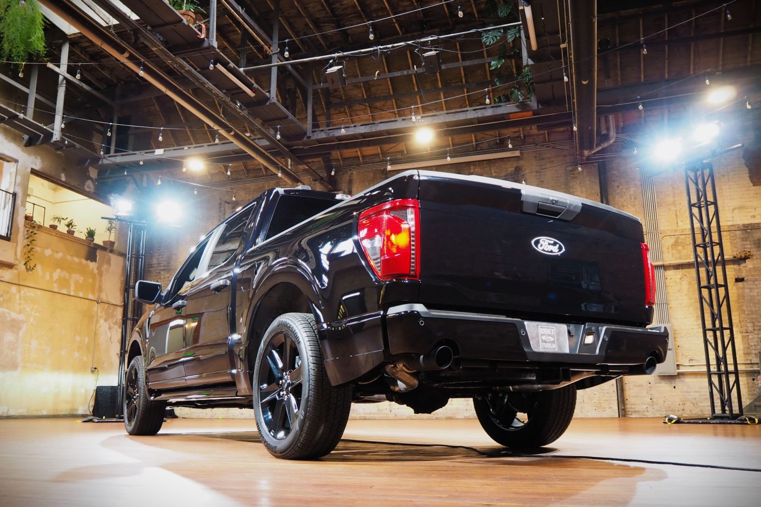 The Ford F-150 Lobo Is A Factory-Leveled V8 'Sport Truck' And That ...