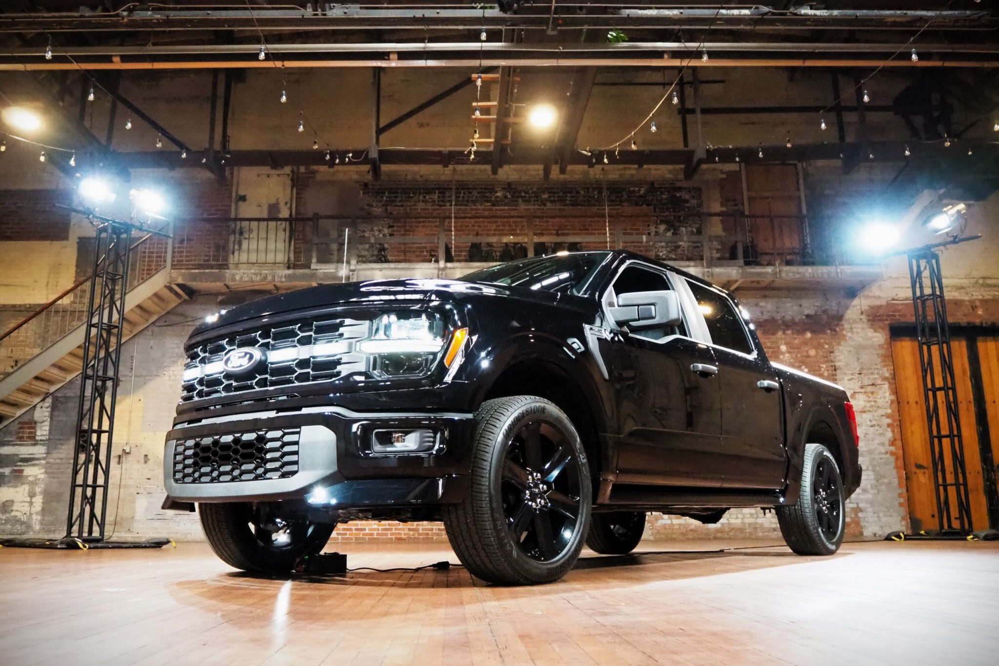 The Ford F-150 Lobo Is A Factory-Leveled V8 'Sport Truck' And That ...