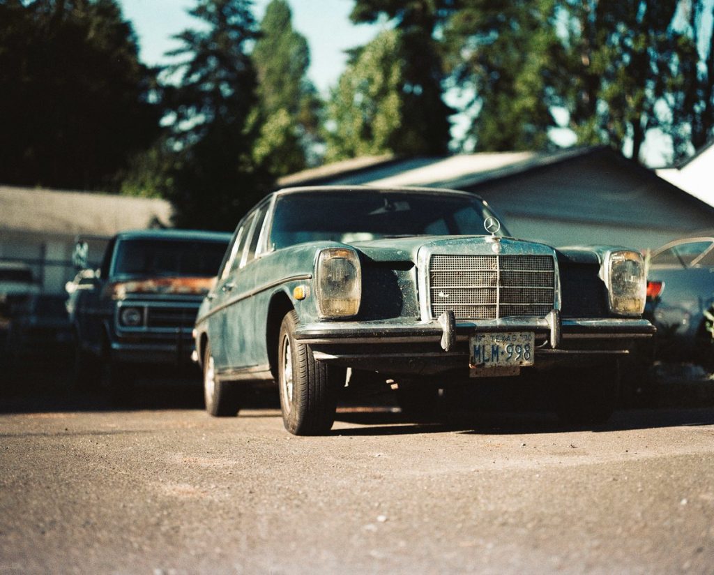 Car Enthusiast Finds Heartwarming Note On Rusty Mercedes