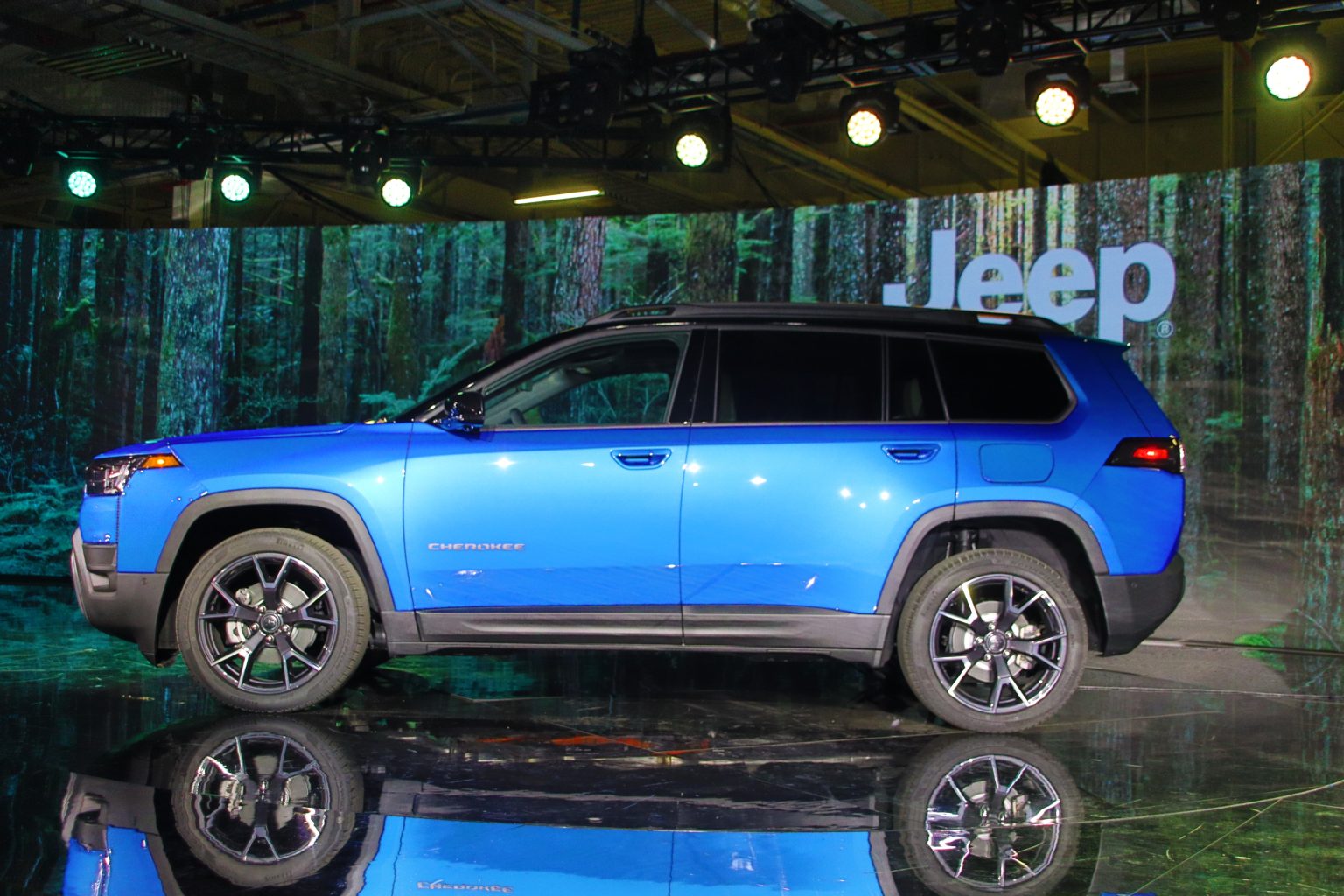 The 2026 Jeep Cherokee Is A Big Boxy Hybrid That Promises 37 MPG - The ...