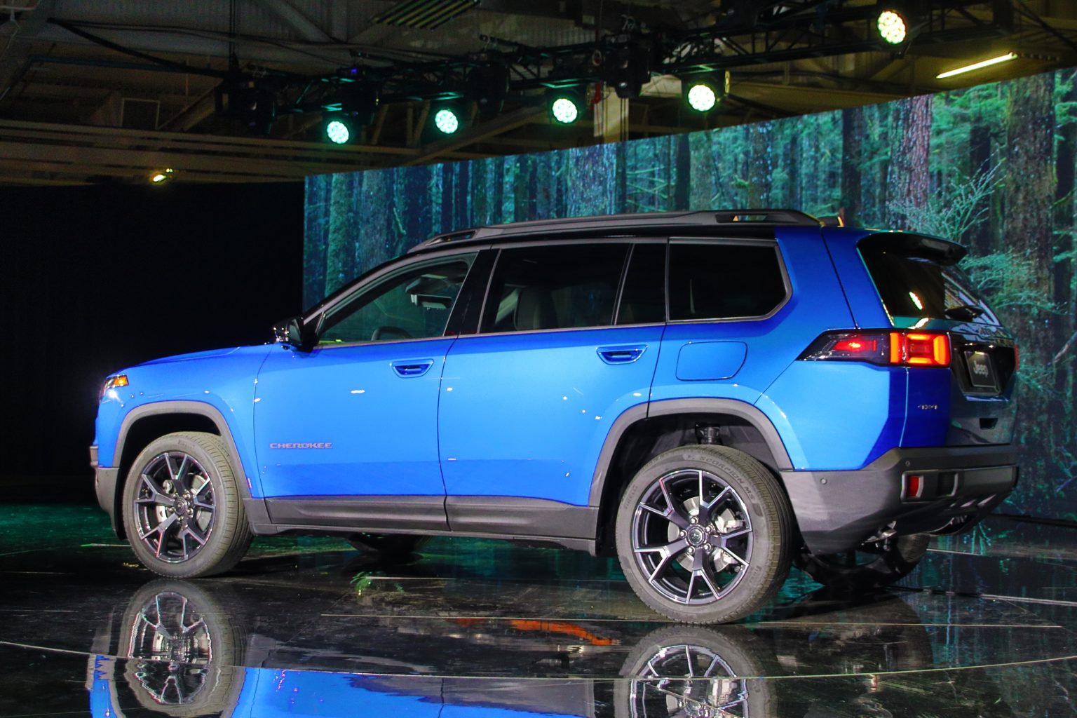 The 2026 Jeep Cherokee Is A Big Boxy Hybrid That Promises 37 MPG - The ...