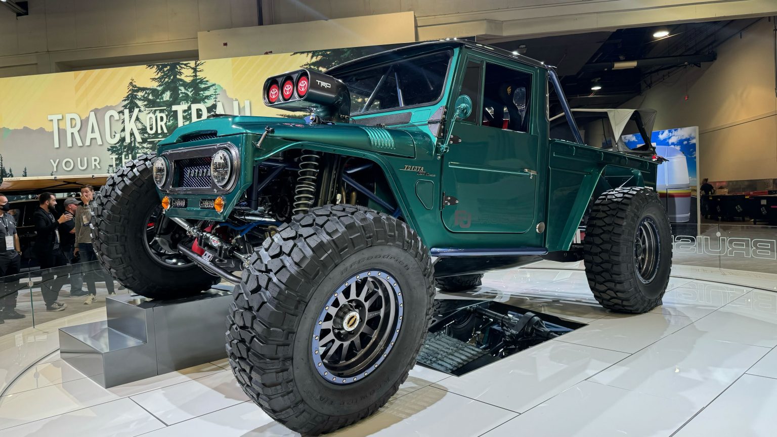 A Detailed Look At The Insane NASCAR-Powered Toyota FJ Bruiser And Its ...