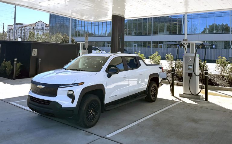 Hertz Had A Freaking Electric 2024 Chevrolet Silverado EV 3WT, So I ...