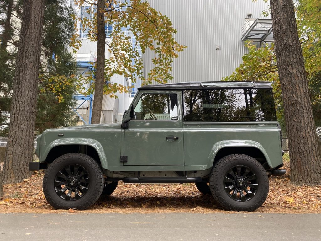 How A Corvette LS3 V8 Turns The Already-Sketchy Land Rover Defender ...
