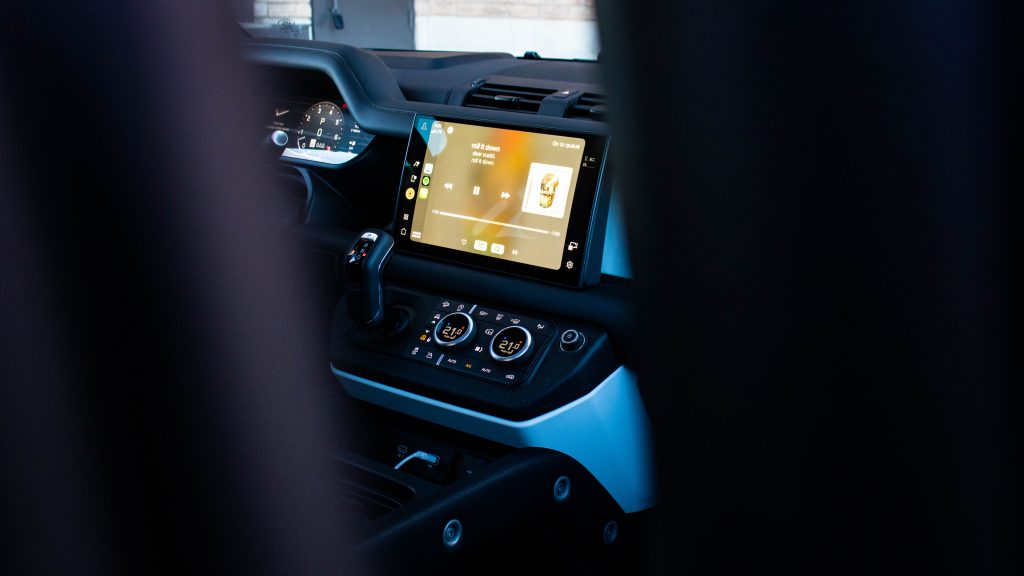 Here's Why The Supercharged V8 Land Rover Defender 110 SE P500 Is The ...