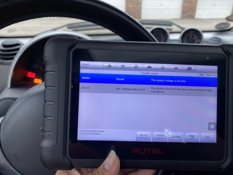 Using An Autel Diagnostic Scanner To Fix Broken Cars Is Like Having A ...