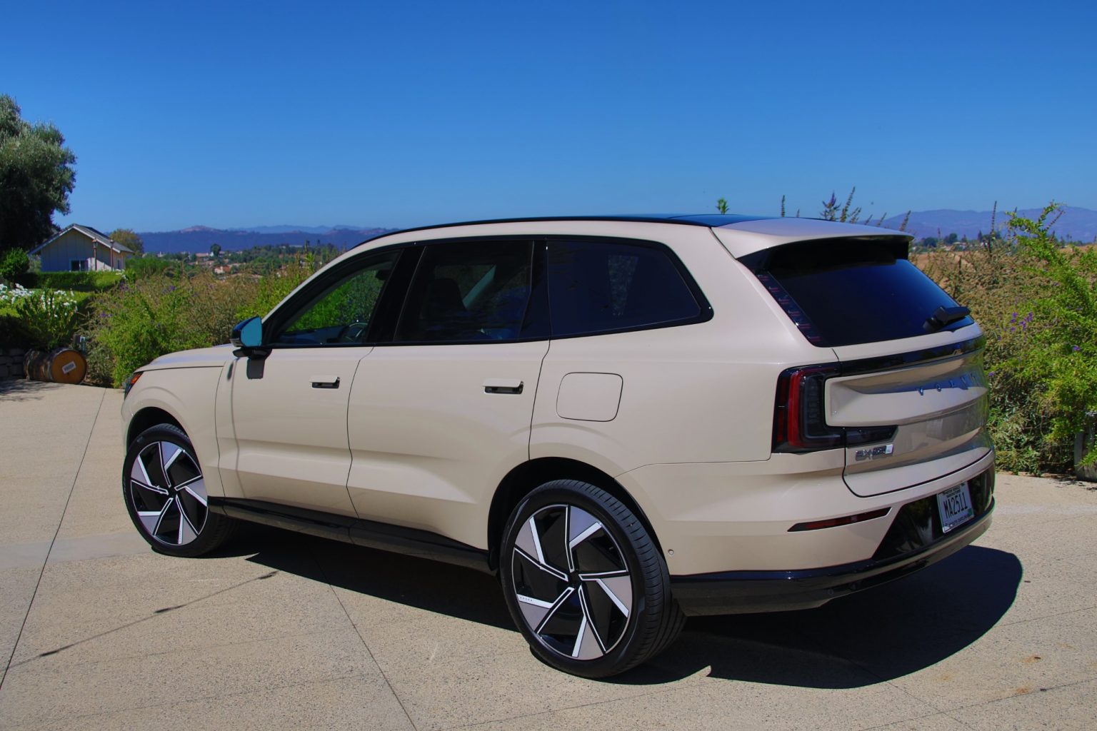 The 2025 Volvo EX90 Is Surprisingly Cool But Still A Work In Progress ...
