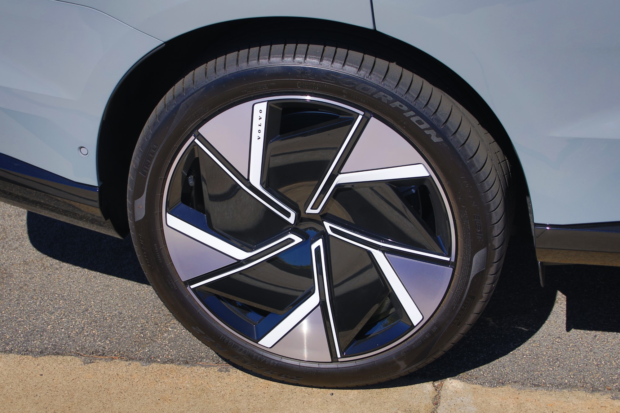 The 2025 Volvo EX90 Is Surprisingly Cool But Still A Work In Progress ...