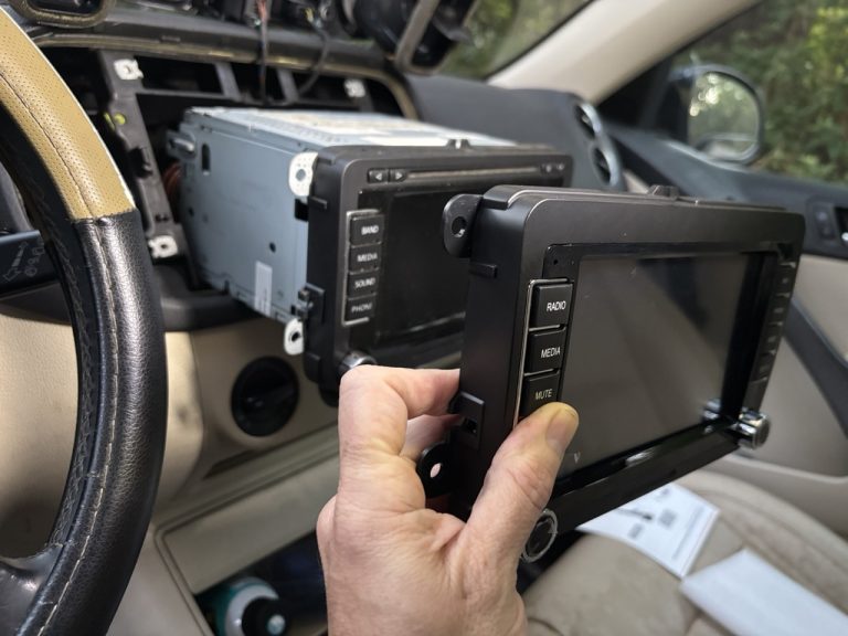 Cheap CarPlay Head Units Are Some Of The Weirdest Things You Can Buy ...