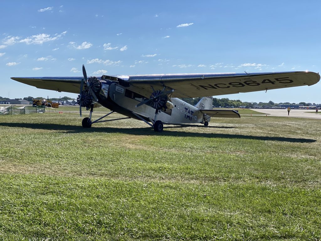 What It Was Like Flying In A 94-Year-Old Ford 'Tri-Motor' Airplane At ...