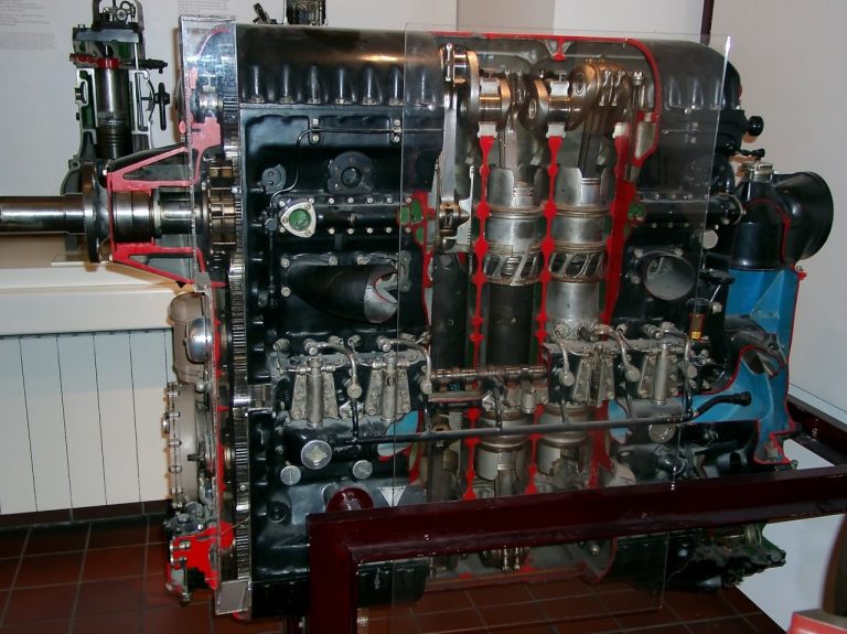 The Most Complicated Diesel Engine Ever Had 3 Blocks, 18 Cylinders, 36 ...
