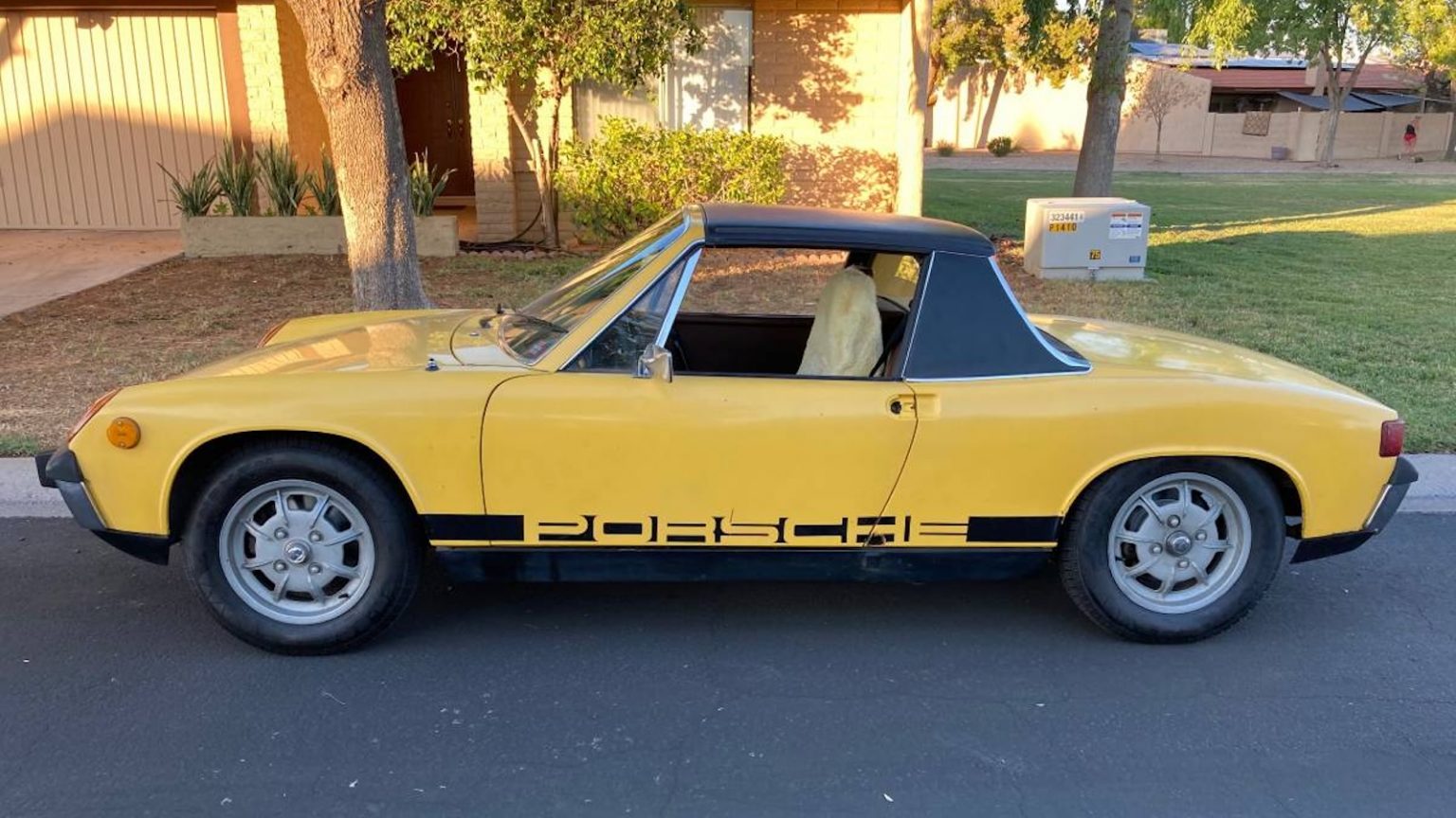Malaise Mid-Engined Mayhem: 1973 Porsche 914 vs 1985 Bertone X1/9 - The ...