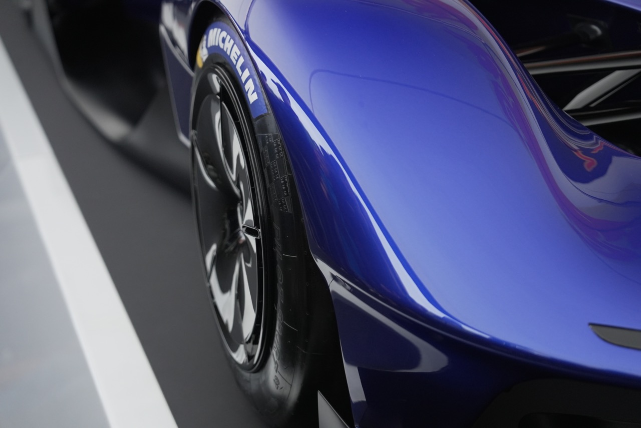 Red Bull's First Production Car Ever Is 1,200 Horsepower Of V10 Fury ...