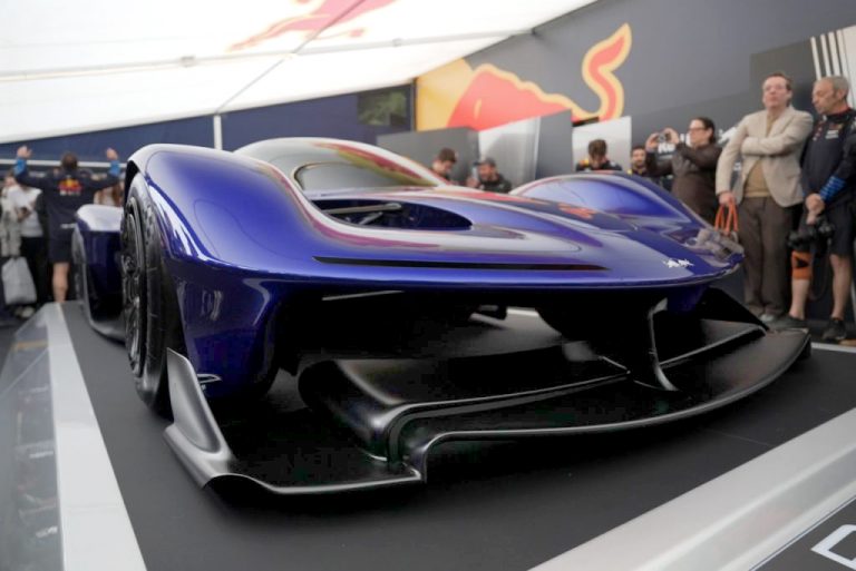 Red Bull's First Production Car Ever Is 1,200 Horsepower Of V10 Fury ...