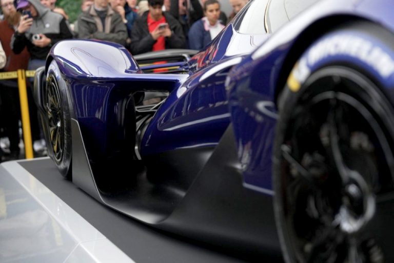 Red Bull's First Production Car Ever Is 1,200 Horsepower Of V10 Fury ...