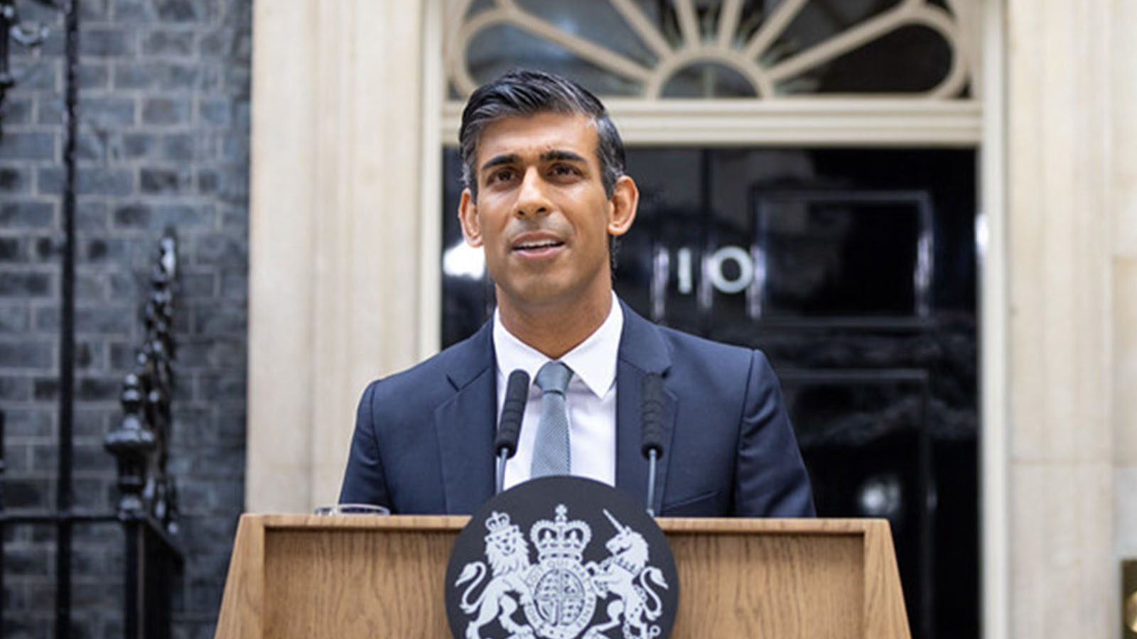 The UK Just Rolled Back Its Gas Car Ban And Automakers And Politicians ...