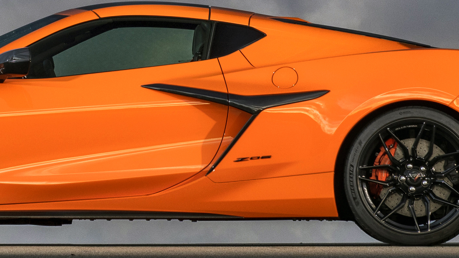 The 2025 Chevrolet Corvette ZR1 Is America’s 1064 Horsepower Middle ...