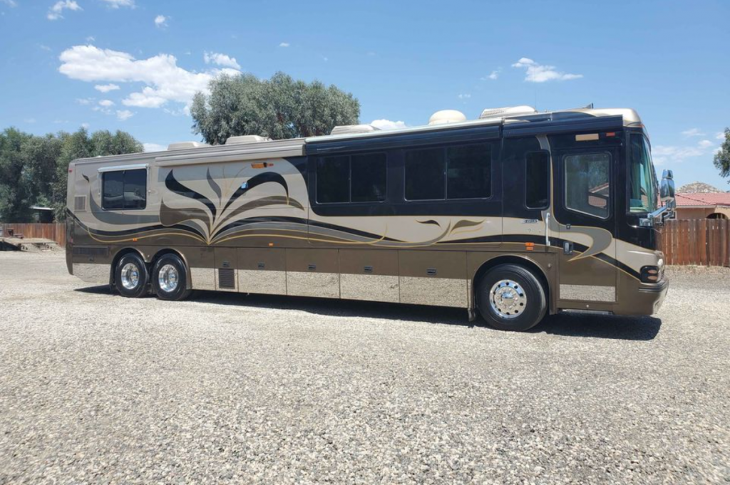 The Wanderlodge Is A Luxury RV Built By A School Bus Manufacturer And ...