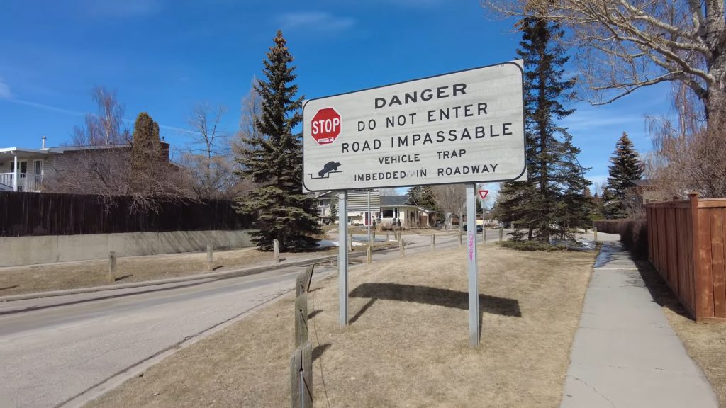 This City Tried Trapping Cars In Pits To Keep Them Out Of Bus Lanes ...