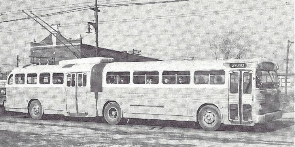 America's First Articulated Bus Was A Diesel-Electric Weirdo That Was ...