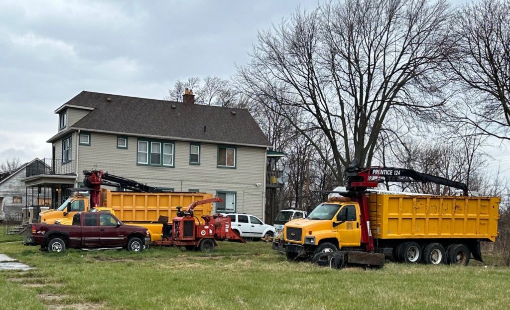 Detroit Declares War On Broken Vehicles, Towing Cars From Owners' Yards ...